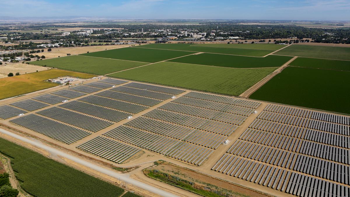 UC Davis launches solar array built by SunPower - Silicon Valley ...