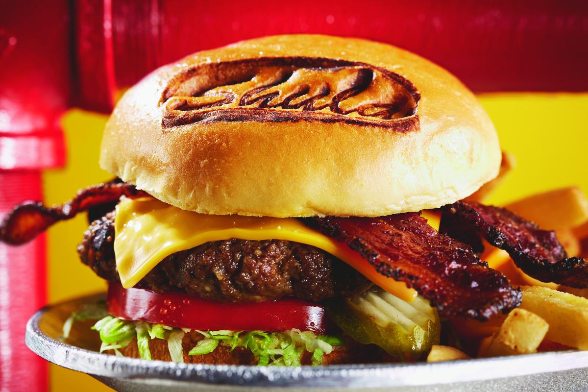 Legendary NFL Coach Don Shula visits C. Fla.’s first Shula Burger ...