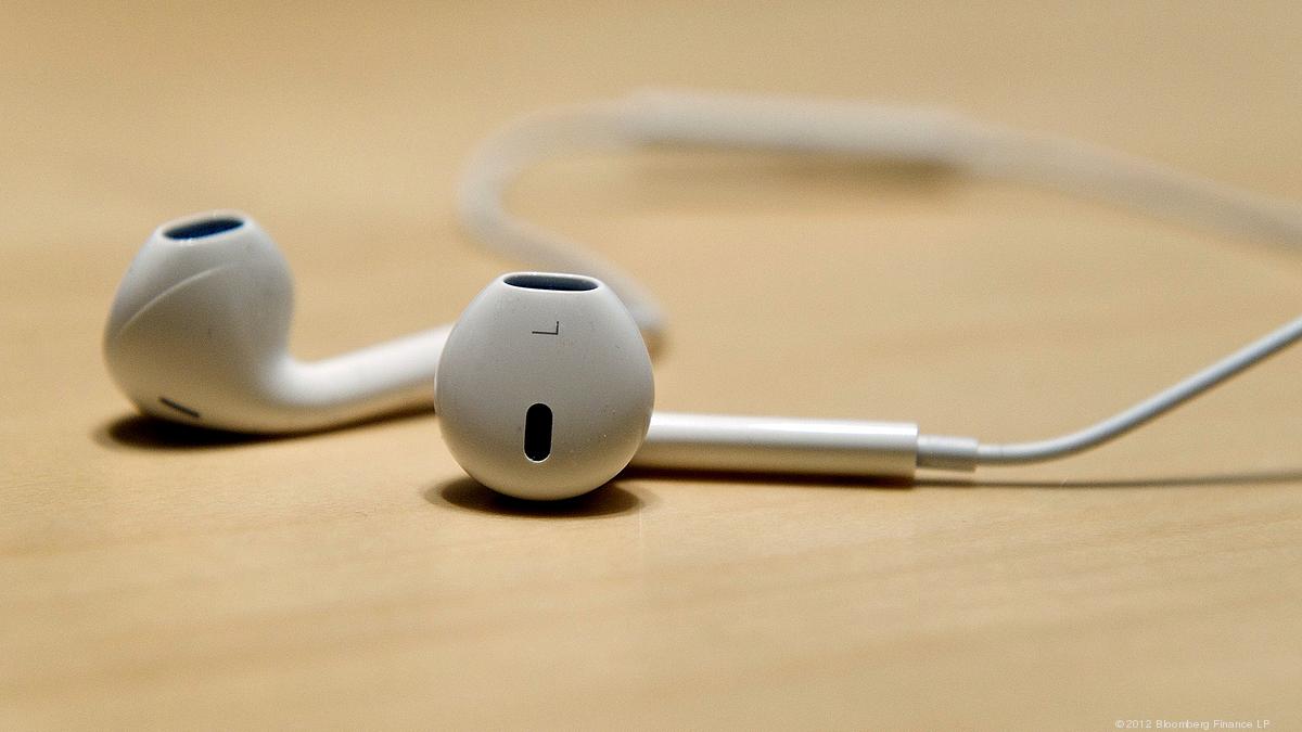 iPhone 7's earbuds to connect with Lightning connector. - Silicon ...