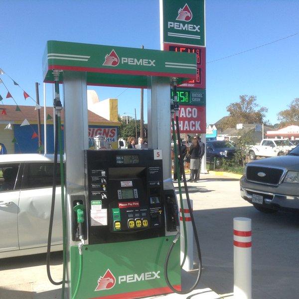 Gasolinera Pemex Pemex Seen Winning Back Retail Fuel Market Share This