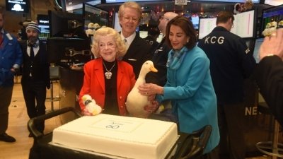 Aflac celebrates 60th anniversary; Duck rings NYSE bell - Atlanta ...
