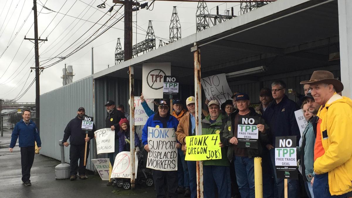 Laid-off Newberg paper mill workers protest trade deal - Portland ...