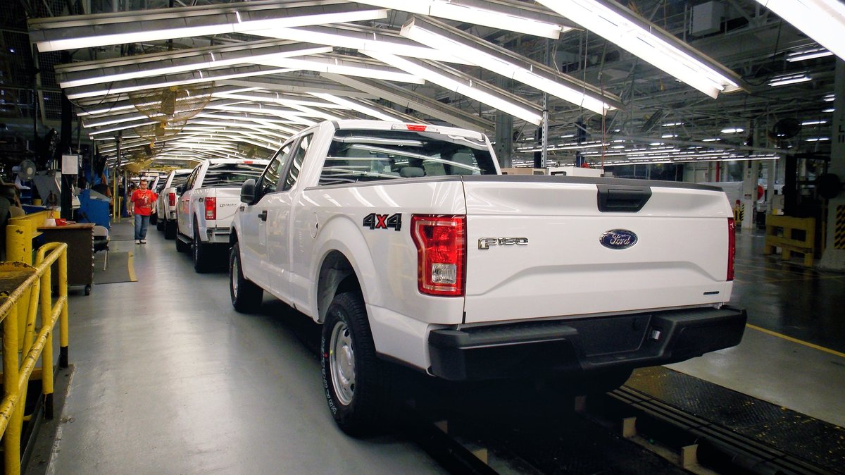 Ford's KC plant produces first F-150 to run on natural gas - Kansas ...