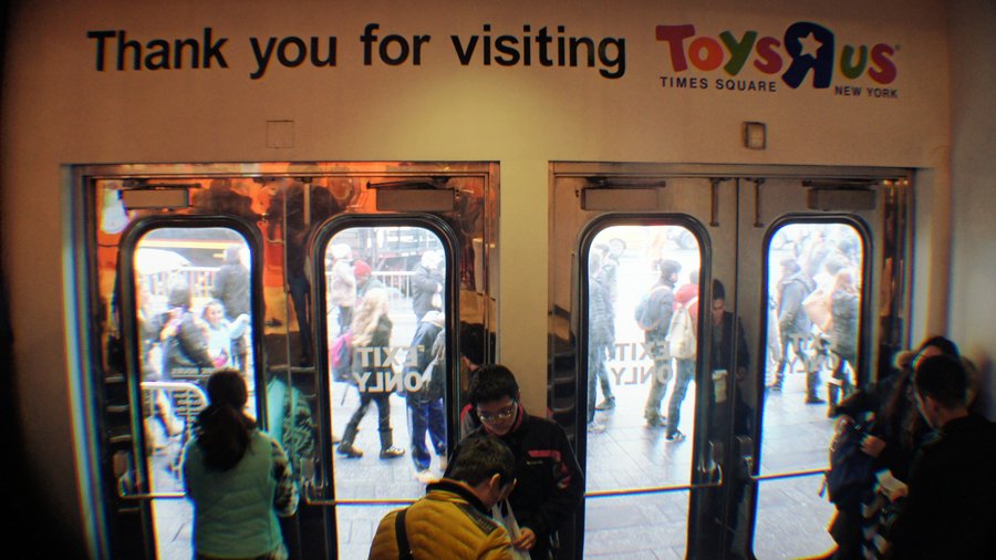 Toys 'R' Us will close all stores, 33,000 American jobs at stake ...