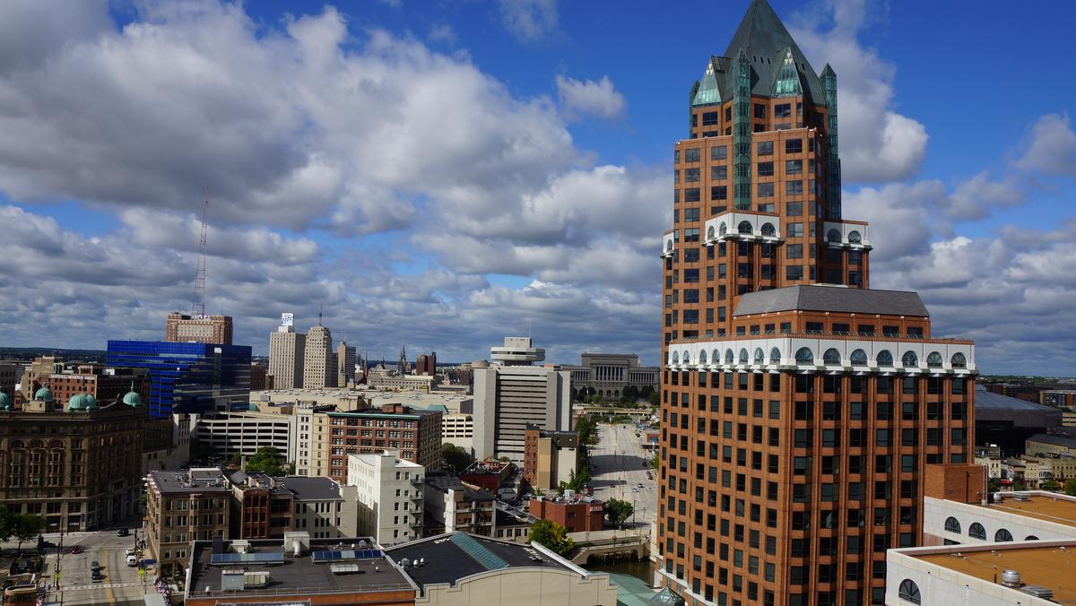 Associated Bank buys Milwaukee Center for $60.5 million - Milwaukee ...