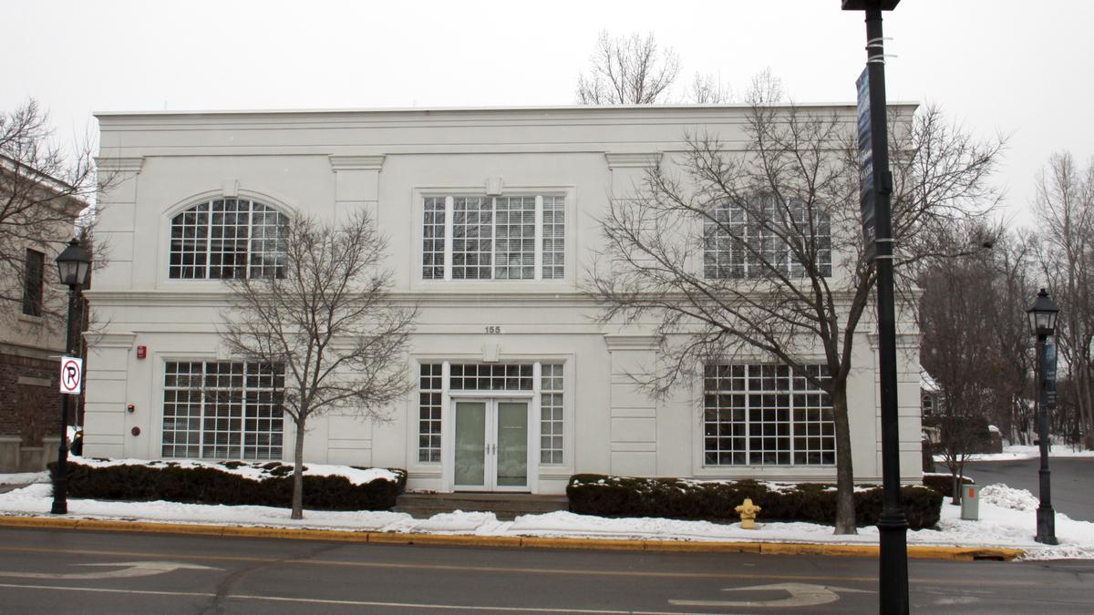 Bruce Paddock buys Wayzata office building - Minneapolis / St. Paul ...
