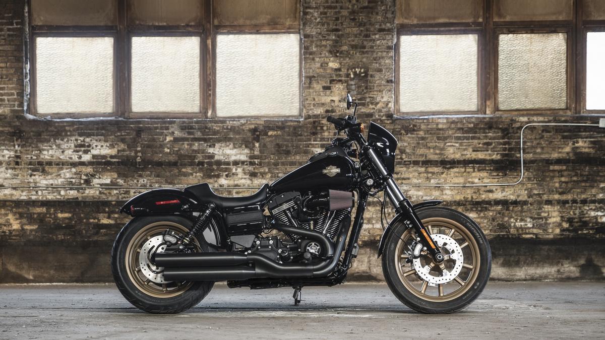 Harley-Davidson rolls out two more bikes in 2016 model-year lineup ...