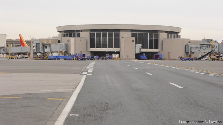 Airport officials begin planning for DCA concourse replacement - Washington Business Journal