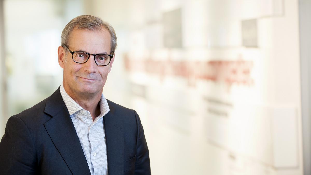 Ciena CEO Gary Smith's compensation rises 23 percent to $7.6 million in ...