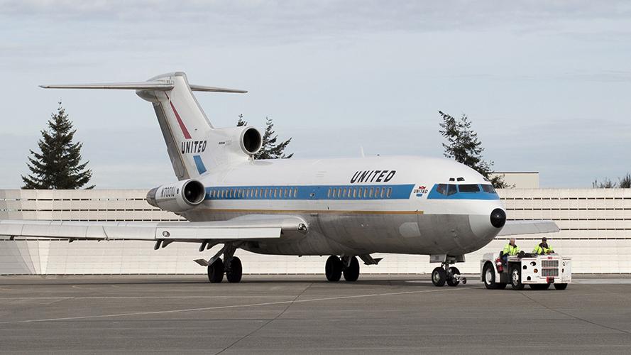 53-year-old Boeing 727 hobbles from Paine Field to Museum of Flight for ...