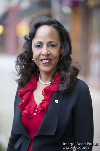 Former Johnson Controls exec, community leader Mary Dowell dies at 74 ...