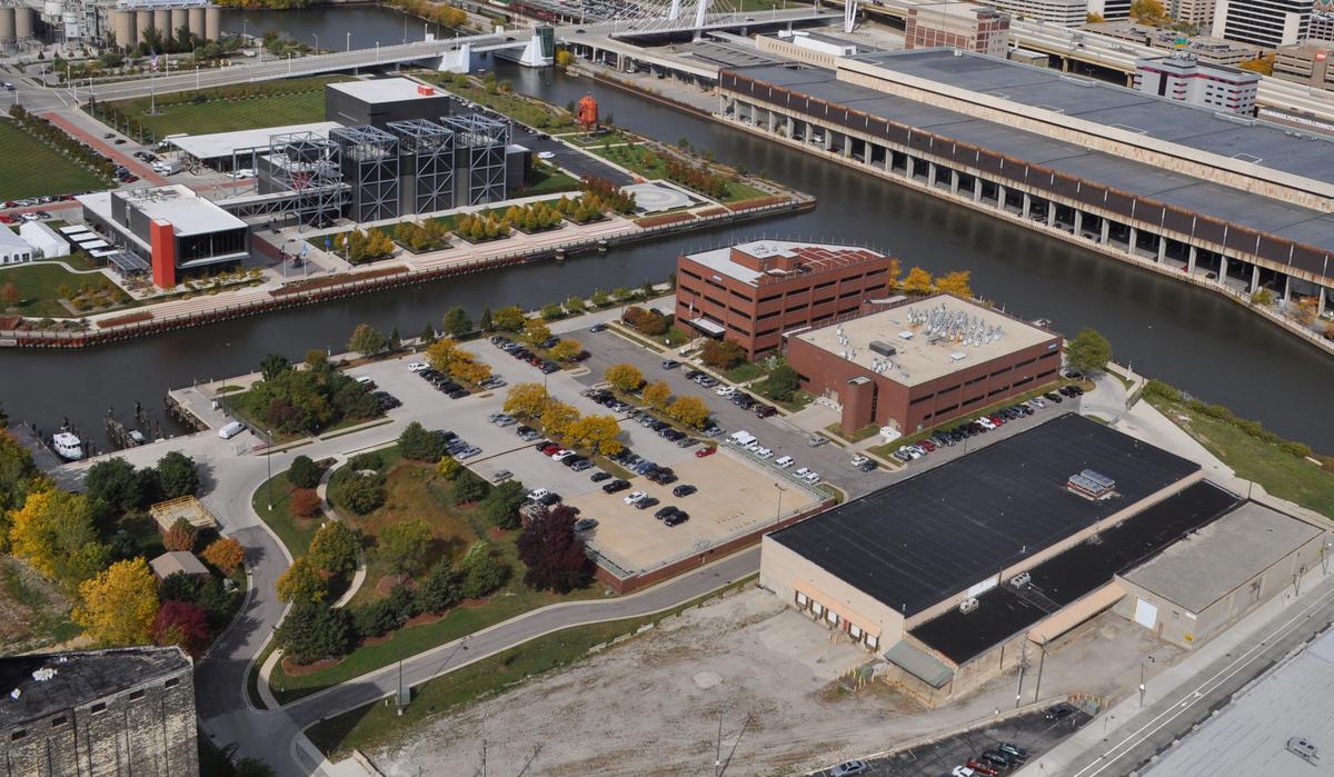 MMSD HQ putting 50 solar panels where the sun shines - Milwaukee ...