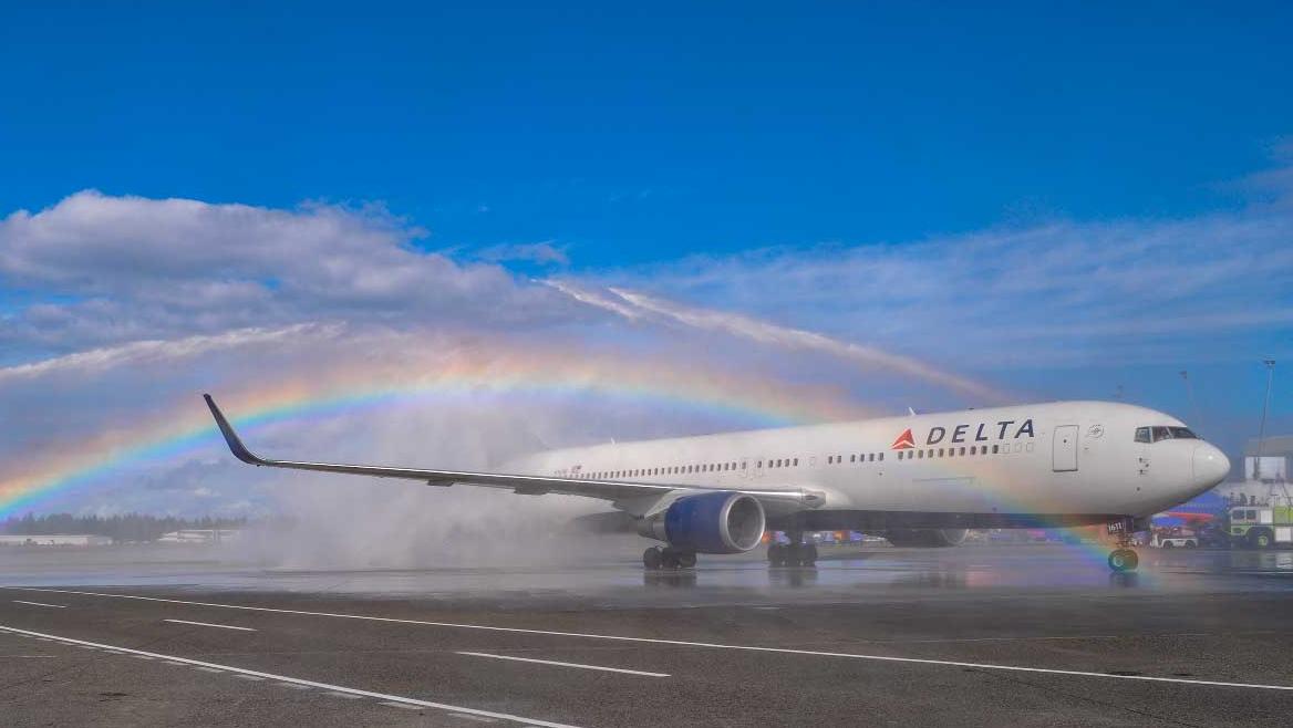 DOT selects American over Delta for LA-Beijing service - Atlanta ...