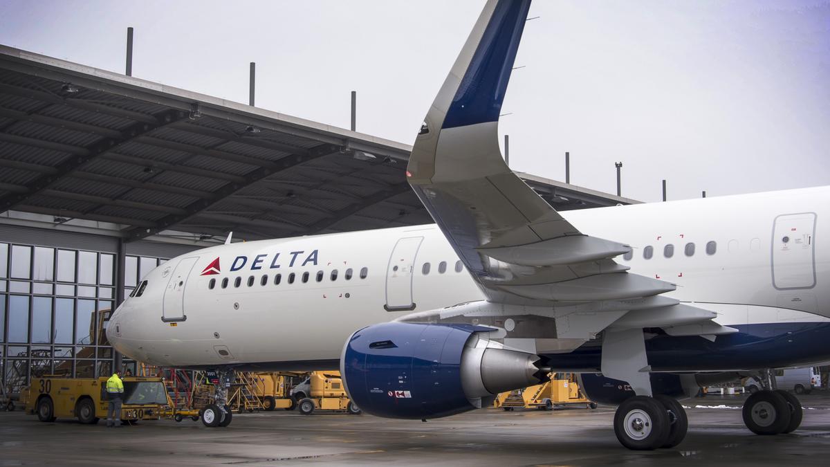 Delta pilots will picket 2016 shareholders meeting (UPDATED) - Atlanta ...