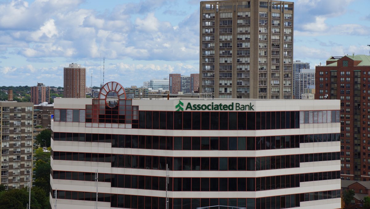 Associated Bank to buy downtown Milwaukee Center office high-rise ...