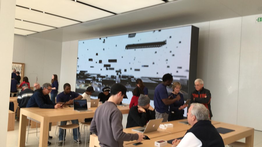 Apple Store Saddle Creek