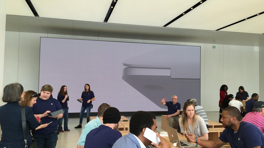 Apple Store Saddle Creek