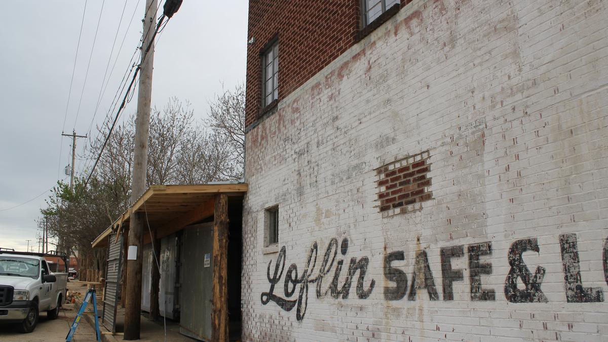 Loflin Yard, a restaurant, bar combo located on Carolina Avenue opens ...
