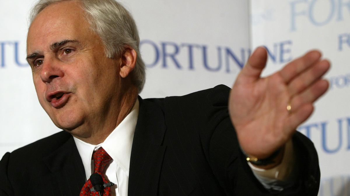 FedEx founder Frederick Smith invests $5.25 million in Arlington ...