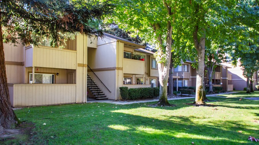 Oak Pointe Apartments sells for $21 million in South Natomas ...