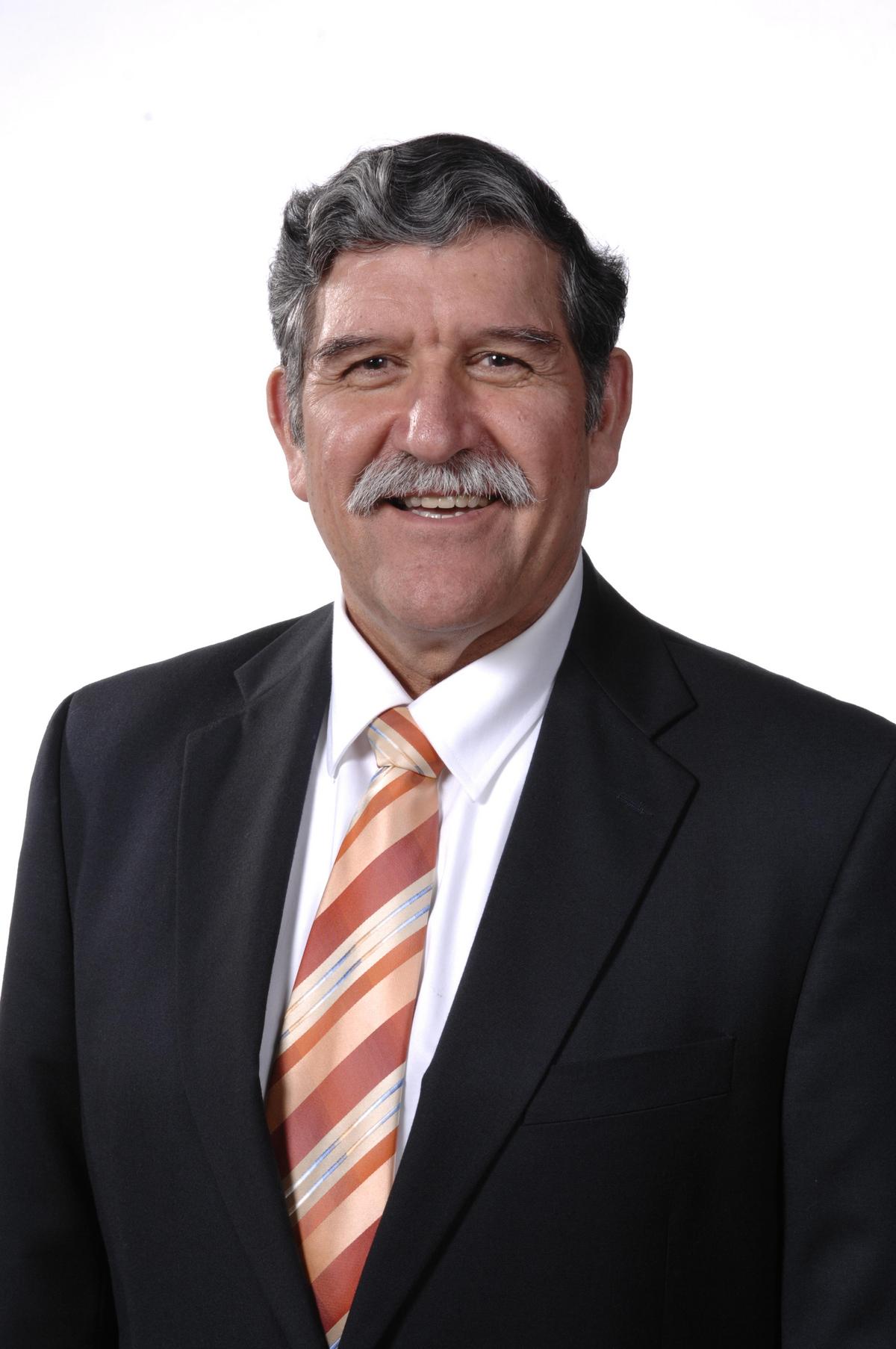 UTSA President Ricardo Romo receives leadership award - San Antonio ...