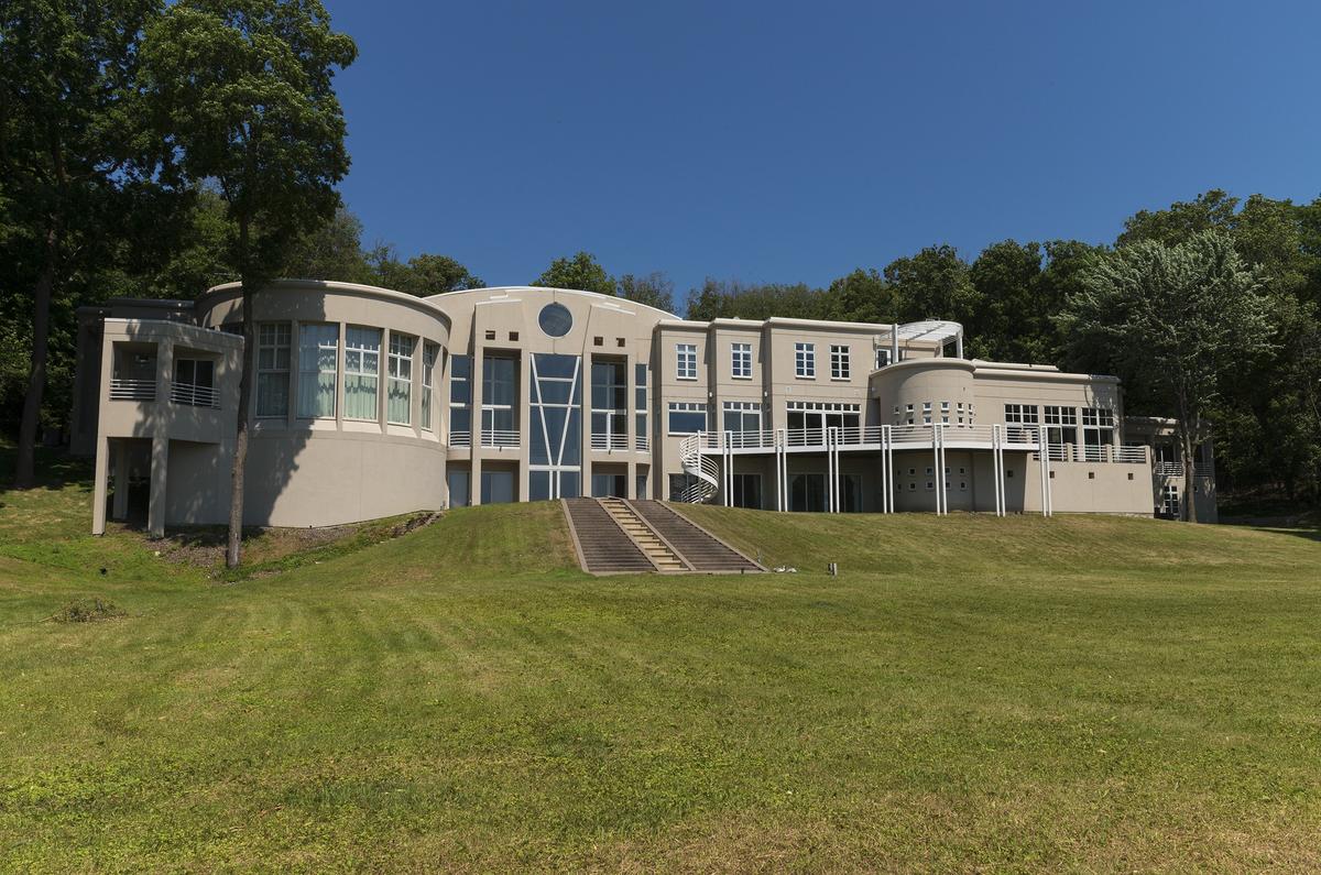 Jimmy Jam's former Lake Minnetonka mansion sold at auction for $2.6 ...