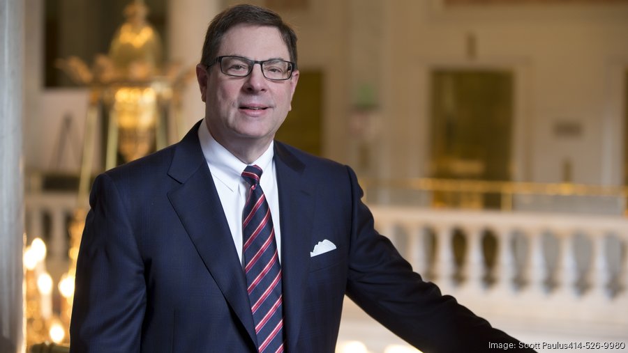 UWM School of Business honors Gale and Judith Klappa - Milwaukee ...