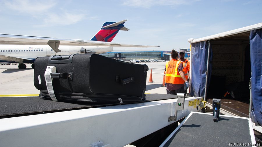 Delta Air Lines hikes checked-bag fee - Minneapolis / St. Paul Business ...