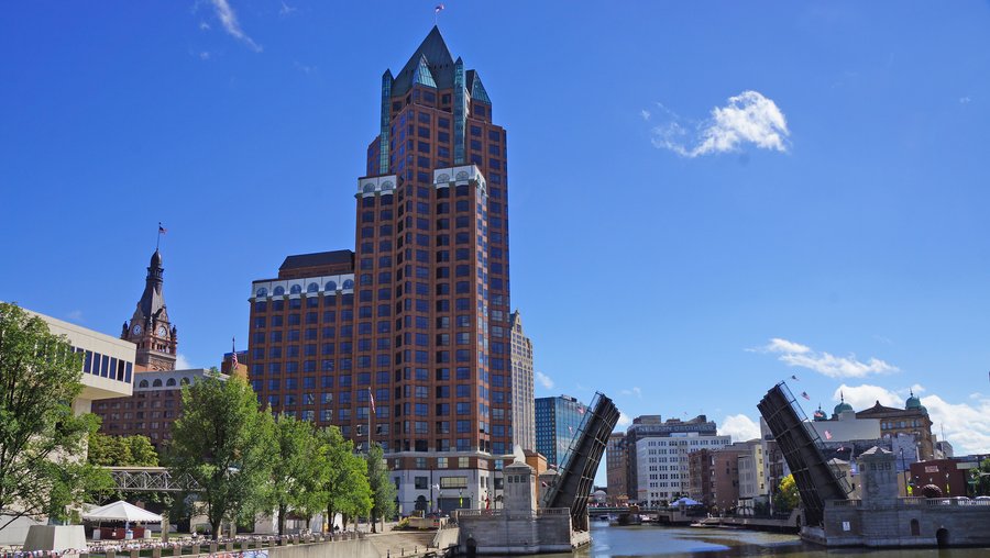 Associated Bank undertakes renovations at the Milwaukee Center office ...