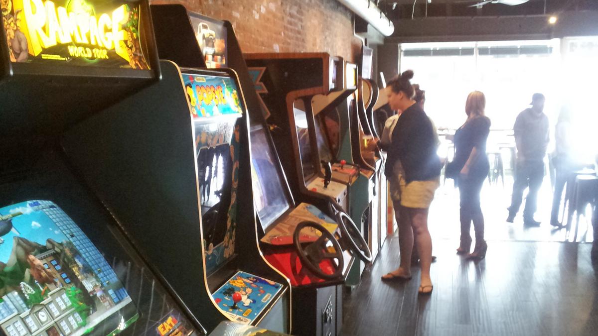 16-Bit Bar & Arcade debuts downtown with 30-plus free video games ...