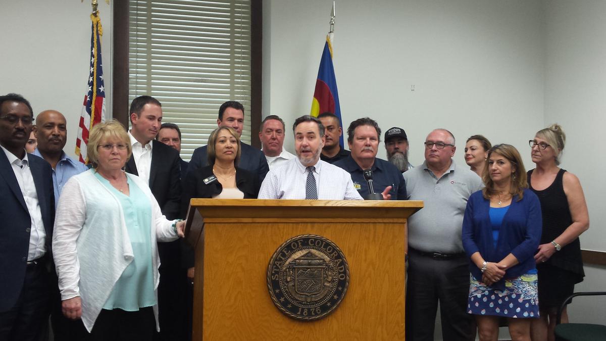 Backers of compromise grocery-alcohol bill urge Hickenlooper to sign ...