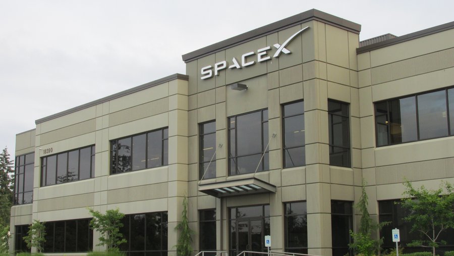 Elon Musk's SpaceX is hiring engineers, human resources and even a ...