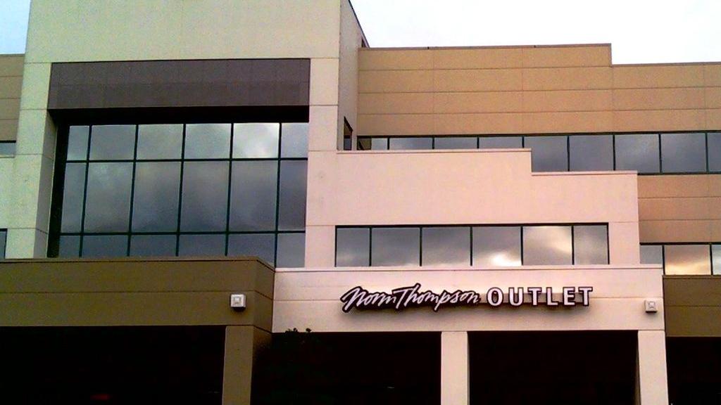 Norm Thompson to close office, lay off 82 in Hillsboro - Portland ...