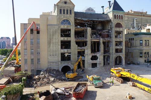 Demolition begins on 123-year-old Schlitz brew house: Slideshow ...