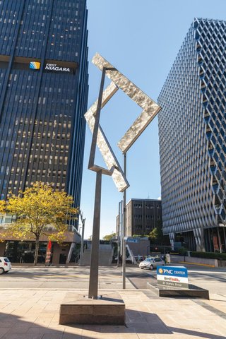 Martin Selig brings another sculpture to Seattle, and this one moves ...